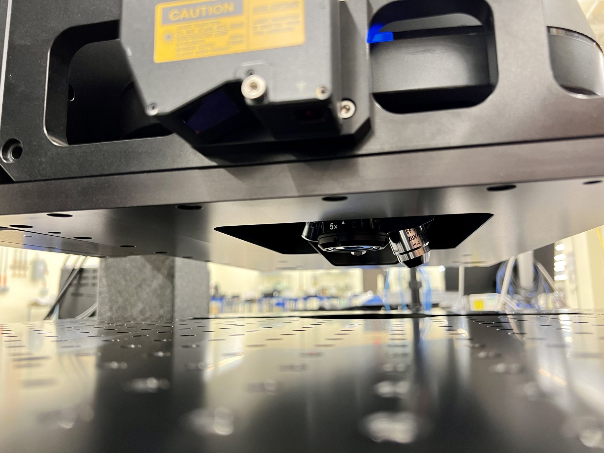 Height Sensors Resolve Microscope Focus Challenges - Peak Metrology